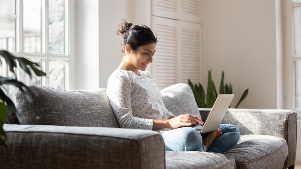 10+ Weekend Work-From-Home Jobs To Monetize Your Time Off
